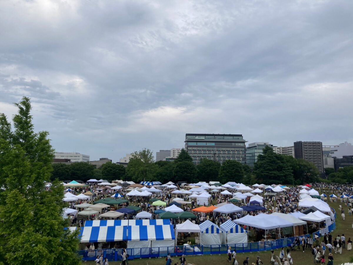 どんなものに出会える？“東京蚤の市”って実際どんなところ？ | rootus（ルータス）