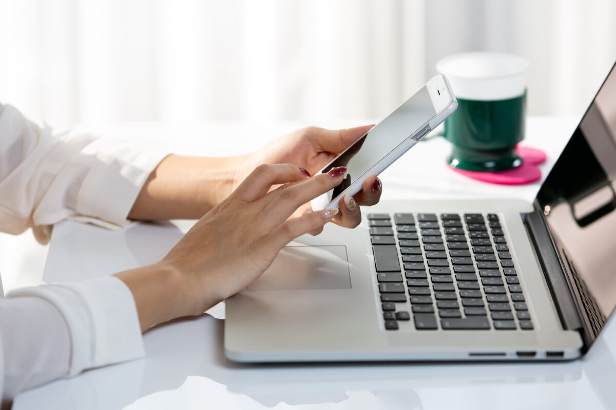 新年のあいさつを現代風にできる方法は？年賀状じまいの例文も紹介！ | rootus（ルータス）